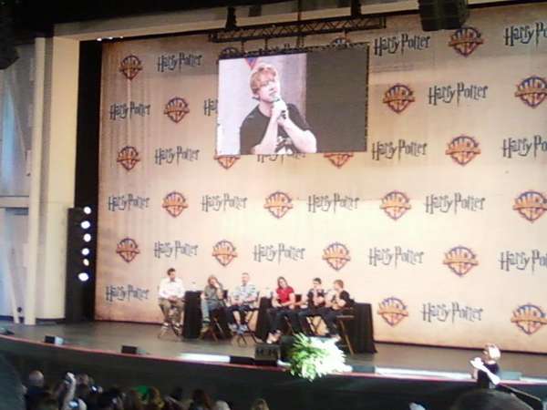 Highlights from cast fan panel chats at Harry Potter Home Entertainment ...
